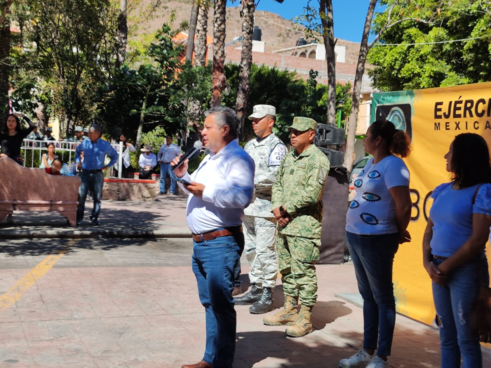 Gobierno terrablanquense, Sedena y Guardia Nacional realizan labores sociales – El Reloj Digital